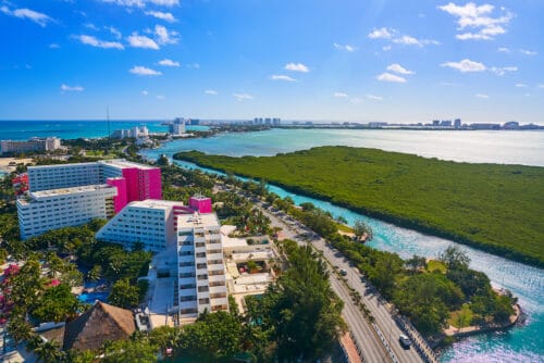 When and How Much to Tip in Cancun | Tipping in Cancun