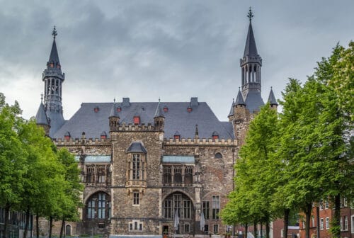 Aachen Travel Guide: Thermal Springs and Historic Treasures