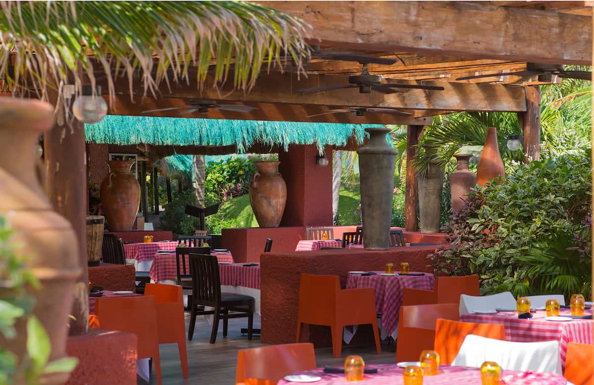 When and How Much to Tip in Cancun | Tipping in Cancun