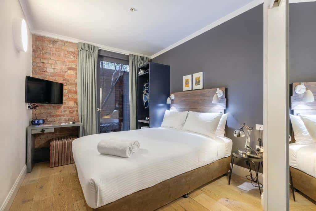 10 Dog-Friendly Hotels in Melbourne: Guide for Pet Lovers