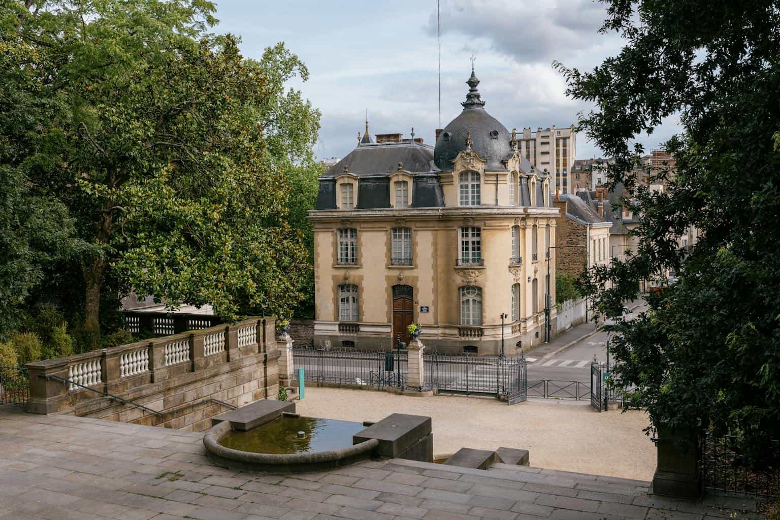 Rennes Travel Guide: Gateway to Brittany and Local Traditions