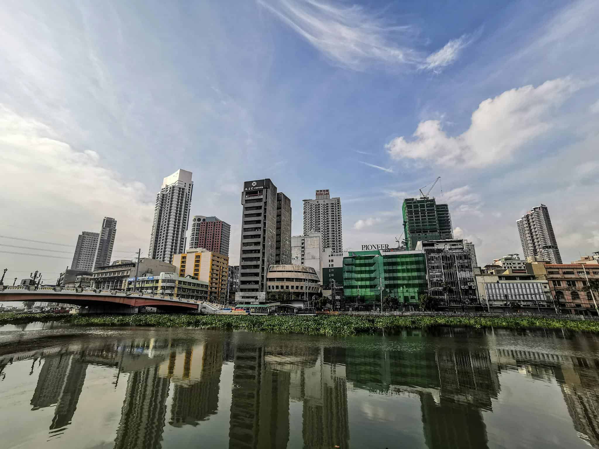 Manila Travel Guide: City Life, History, and Local Experiences